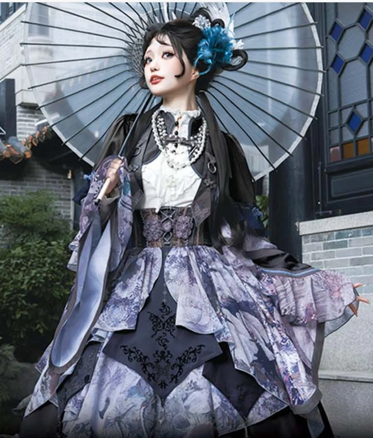 Gothic Cosplay Outfits & Lolita Dress: Harajuku Style Guide